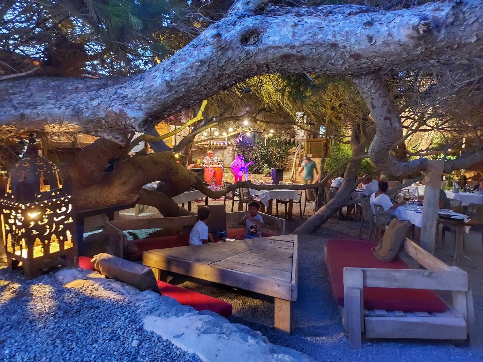 Sa Caleta, un restaurante con vistas solo para tus ojos ...