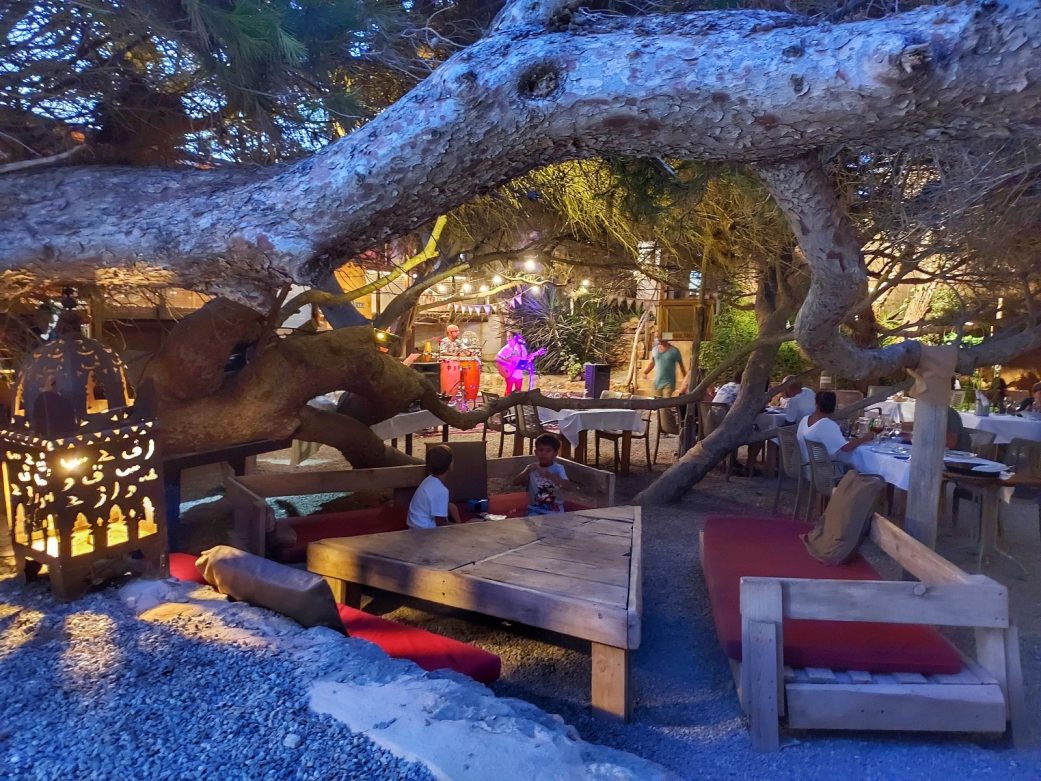 Sa Caleta, un restaurante con vistas solo para tus ojos ...