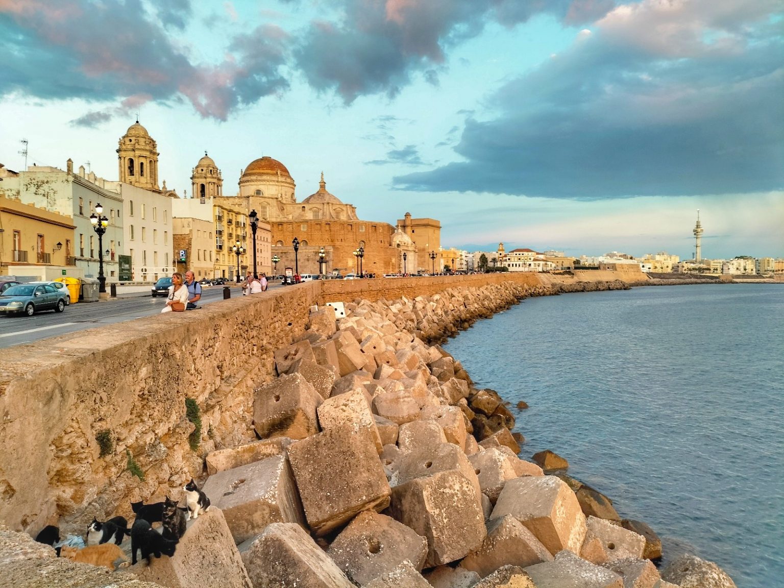 Cádiz: la tacita de plata que se convirtió en la luz del mar ...